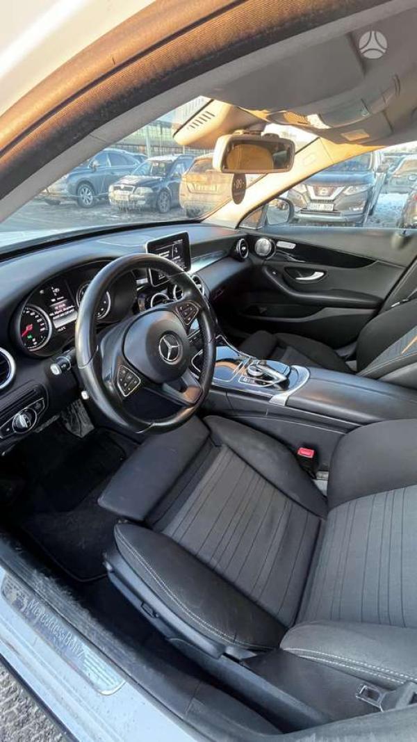 Balts Mercedes-Benz C 180 2015 Viļņa, ar dzinēja tilpumu 1.60 L un nobraukumu 257 tūkst. km par 14000 €, foto 6 vietnē AUTOMOTO.COM.LV
