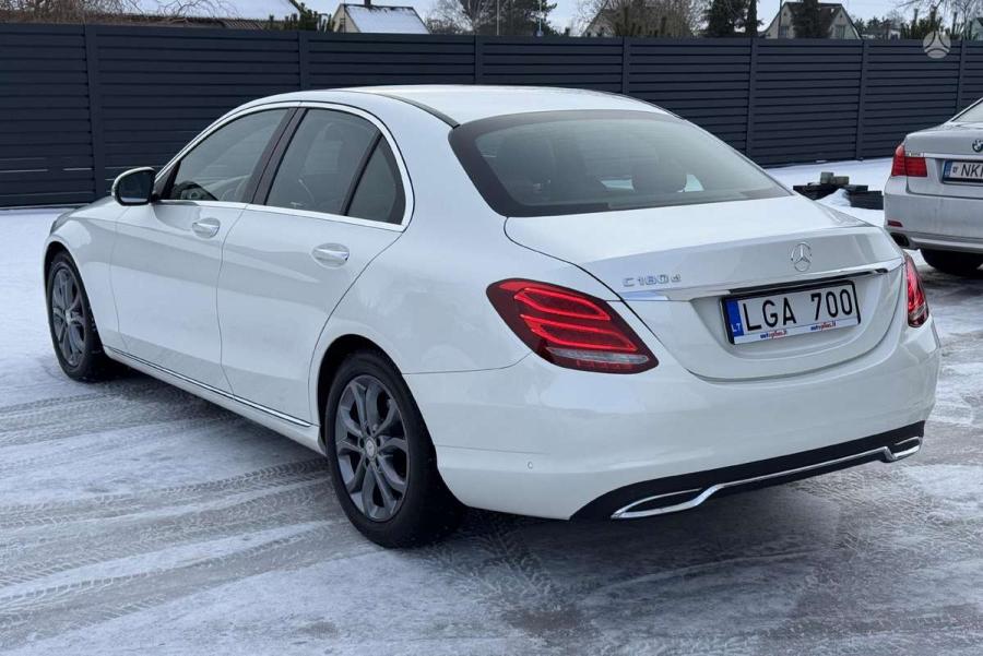 White Mercedes-Benz C 180 2017 in Vilkaviskis, with an engine capacity of 1.60 L and mileage of 185 thousand km for 14999 €, photo 6 on AUTOMOTO.COM.LV