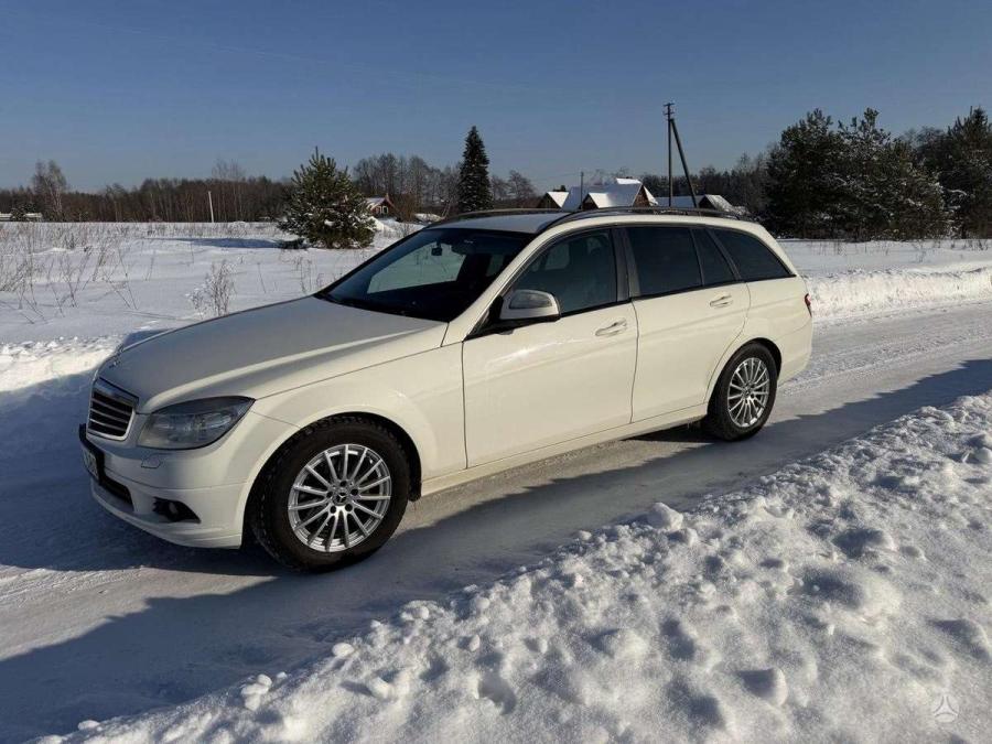 White Mercedes-Benz C 180 2008 in Vilnius, with an engine capacity of 1.79 L and mileage of 338 thousand km for 2850 €, photo 1 on AUTOMOTO.COM.LV
