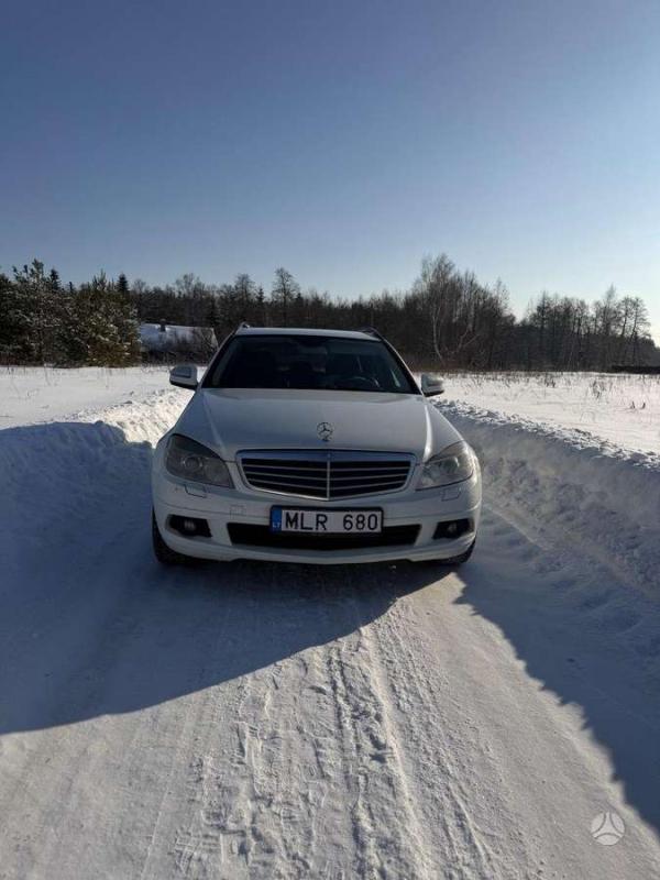 White Mercedes-Benz C 180 2008 in Vilnius, with an engine capacity of 1.79 L and mileage of 338 thousand km for 2850 €, photo 3 on AUTOMOTO.COM.LV