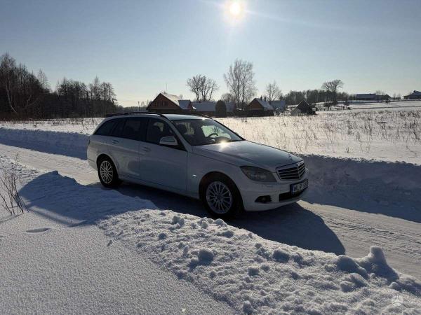 White Mercedes-Benz C 180 2008 in Vilnius, with an engine capacity of 1.79 L and mileage of 338 thousand km for 2850 €, photo 6 on AUTOMOTO.COM.LV