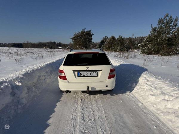 White Mercedes-Benz C 180 2008 in Vilnius, with an engine capacity of 1.79 L and mileage of 338 thousand km for 2850 €, photo 8 on AUTOMOTO.COM.LV