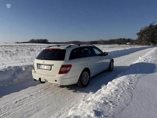 White Mercedes-Benz C 180 2008 in Vilnius, with an engine capacity of 1.79 L and mileage of 338 thousand km for 2850 €, photo 9 on AUTOMOTO.COM.LV