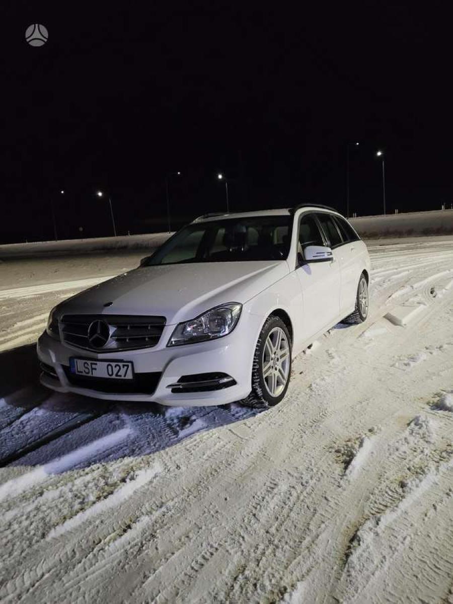 White Mercedes-Benz C 180 2014 in Siauliai, with an engine capacity of 2.14 L and mileage of 388 thousand km for 7000 €, photo 3 on AUTOMOTO.COM.LV