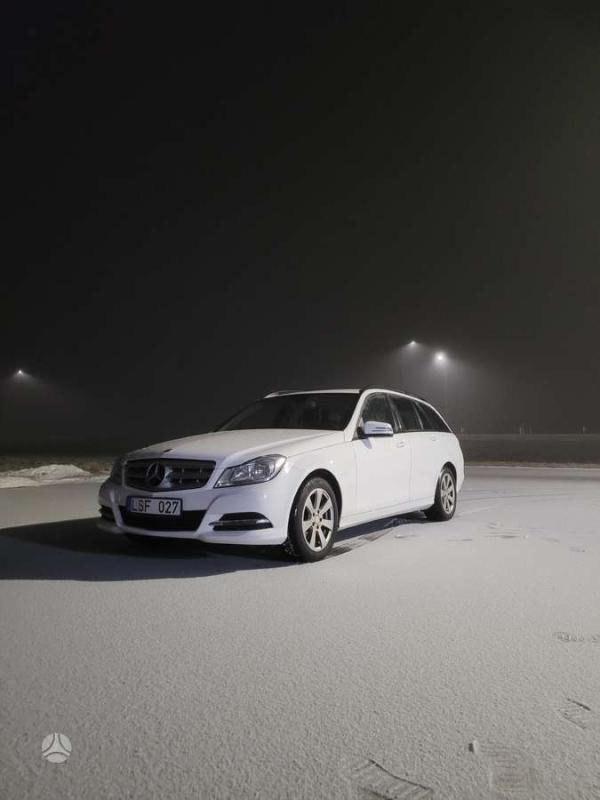 White Mercedes-Benz C 180 2014 in Siauliai, with an engine capacity of 2.14 L and mileage of 388 thousand km for 7000 €, photo 4 on AUTOMOTO.COM.LV
