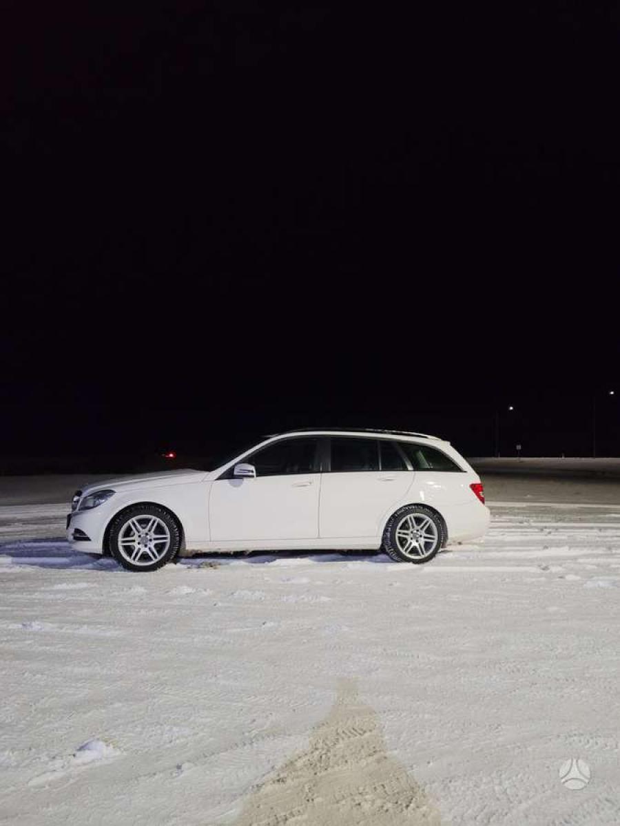 White Mercedes-Benz C 180 2014 in Siauliai, with an engine capacity of 2.14 L and mileage of 388 thousand km for 7000 €, photo 5 on AUTOMOTO.COM.LV