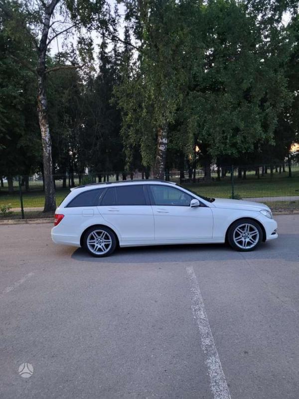 White Mercedes-Benz C 180 2014 in Siauliai, with an engine capacity of 2.14 L and mileage of 388 thousand km for 7000 €, photo 9 on AUTOMOTO.COM.LV