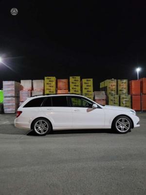 White Mercedes-Benz C 180 2014 in Siauliai, with an engine capacity of 2.14 L and mileage of 388 thousand km for 7000 €, photo 10 on AUTOMOTO.COM.LV