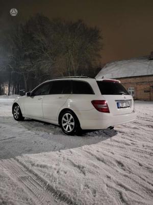 White Mercedes-Benz C 180 2014 in Siauliai, with an engine capacity of 2.14 L and mileage of 388 thousand km for 7000 €, photo 11 on AUTOMOTO.COM.LV
