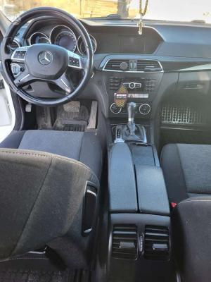 White Mercedes-Benz C 180 2014 in Siauliai, with an engine capacity of 2.14 L and mileage of 388 thousand km for 7000 €, photo 13 on AUTOMOTO.COM.LV