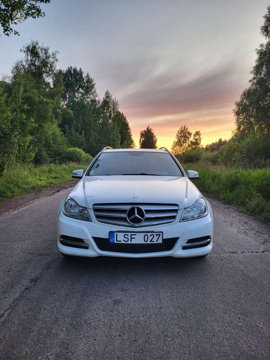 White Mercedes-Benz C 180 2014 in Siauliai, with an engine capacity of 2.14 L and mileage of 388 thousand km for 7000 €, photo 14 on AUTOMOTO.COM.LV