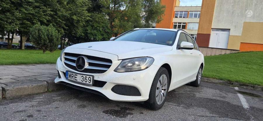White Mercedes-Benz C 180 2016 in Vilnius, with an engine capacity of 1.60 L and mileage of 461 thousand km for 8888 €, photo 1 on AUTOMOTO.COM.LV