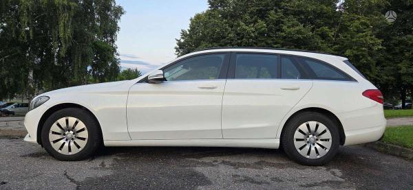 White Mercedes-Benz C 180 2016 in Vilnius, with an engine capacity of 1.60 L and mileage of 461 thousand km for 8888 €, photo 2 on AUTOMOTO.COM.LV