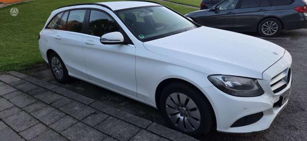 White Mercedes-Benz C 180 2016 in Vilnius, with an engine capacity of 1.60 L and mileage of 461 thousand km for 8888 €, photo 5 on AUTOMOTO.COM.LV