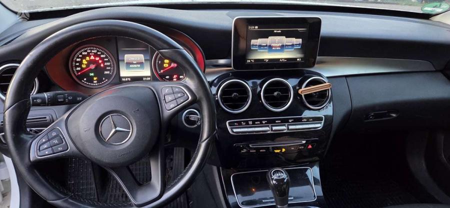 White Mercedes-Benz C 180 2016 in Vilnius, with an engine capacity of 1.60 L and mileage of 461 thousand km for 8888 €, photo 7 on AUTOMOTO.COM.LV