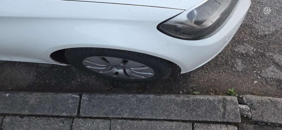 White Mercedes-Benz C 180 2016 in Vilnius, with an engine capacity of 1.60 L and mileage of 461 thousand km for 8888 €, photo 18 on AUTOMOTO.COM.LV