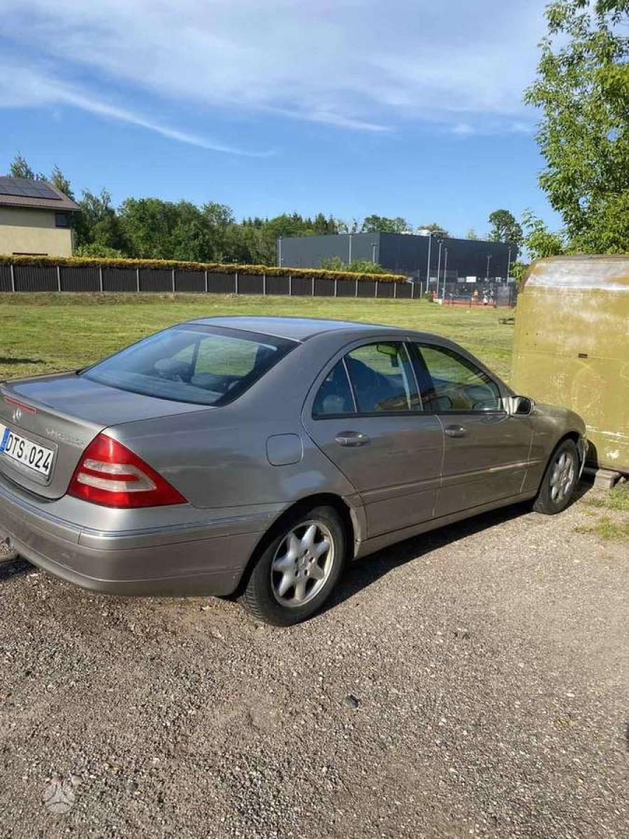Dzeltens Mercedes-Benz C 180 2003 Kauņa, ar dzinēja tilpumu 1.80 L un nobraukumu 261 tūkst. km par 1700 €, foto 1 vietnē AUTOMOTO.COM.LV