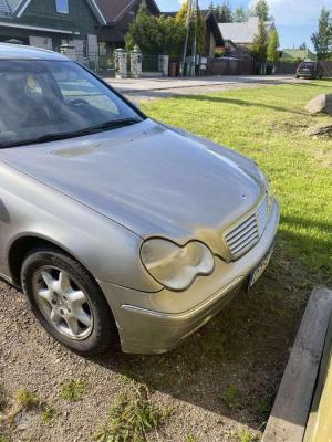 Dzeltens Mercedes-Benz C 180 2003 Kauņa, ar dzinēja tilpumu 1.80 L un nobraukumu 261 tūkst. km par 1700 €, foto 4 vietnē AUTOMOTO.COM.LV