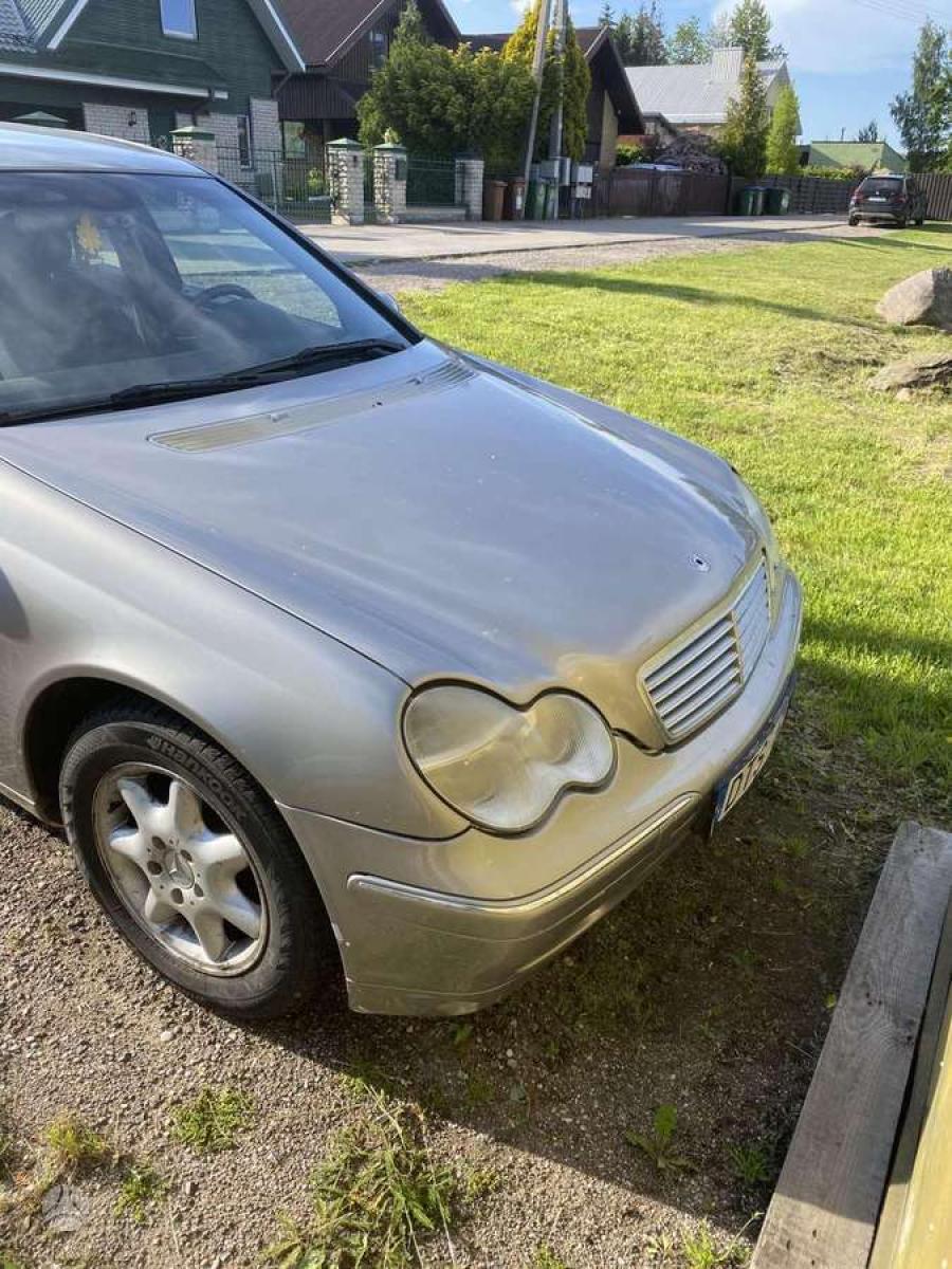 Dzeltens Mercedes-Benz C 180 2003 Kauņa, ar dzinēja tilpumu 1.80 L un nobraukumu 261 tūkst. km par 1700 €, foto 4 vietnē AUTOMOTO.COM.LV