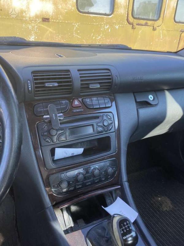 Dzeltens Mercedes-Benz C 180 2003 Kauņa, ar dzinēja tilpumu 1.80 L un nobraukumu 261 tūkst. km par 1700 €, foto 6 vietnē AUTOMOTO.COM.LV