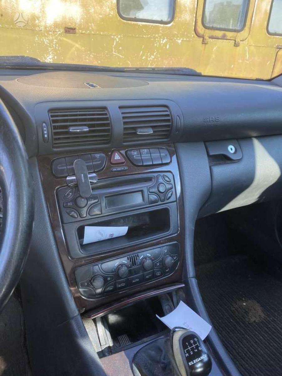 Dzeltens Mercedes-Benz C 180 2003 Kauņa, ar dzinēja tilpumu 1.80 L un nobraukumu 261 tūkst. km par 1700 €, foto 7 vietnē AUTOMOTO.COM.LV