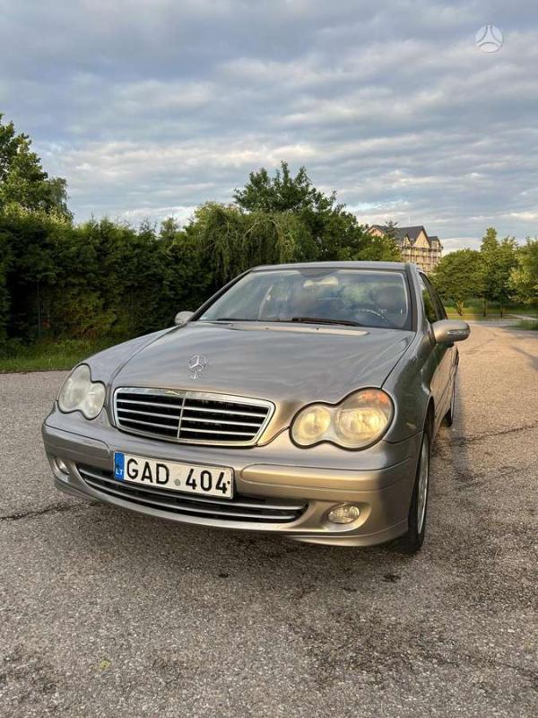 Yellow Mercedes-Benz C 180 2005 in Alytus, with an engine capacity of 1.80 L and mileage of 179 thousand km for 2200 €, photo 2 on AUTOMOTO.COM.LV