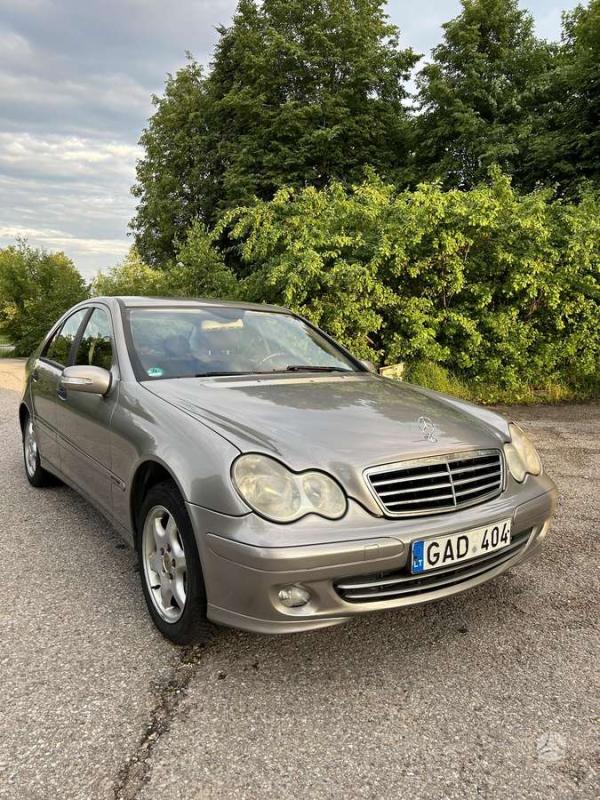 Yellow Mercedes-Benz C 180 2005 in Alytus, with an engine capacity of 1.80 L and mileage of 179 thousand km for 2200 €, photo 4 on AUTOMOTO.COM.LV