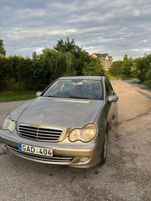 Dzeltens Mercedes-Benz C 180 2005 Alīta, ar dzinēja tilpumu 1.80 L un nobraukumu 179 tūkst. km par 2200 €, foto  vietnē AUTOMOTO.COM.LV