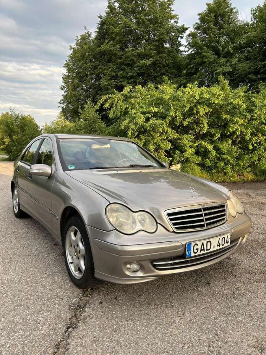 Yellow Mercedes-Benz C 180 2005 in Alytus, with an engine capacity of 1.80 L and mileage of 179 thousand km for 2200 €, photo 4 on AUTOMOTO.COM.LV
