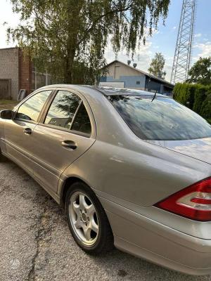 Yellow Mercedes-Benz C 180 2005 in Alytus, with an engine capacity of 1.80 L and mileage of 179 thousand km for 2200 €, photo 9 on AUTOMOTO.COM.LV