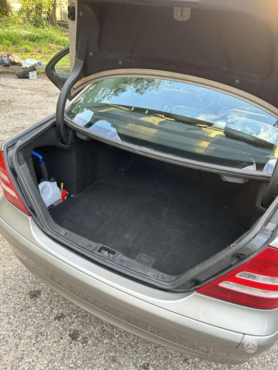 Yellow Mercedes-Benz C 180 2005 in Alytus, with an engine capacity of 1.80 L and mileage of 179 thousand km for 2200 €, photo 17 on AUTOMOTO.COM.LV
