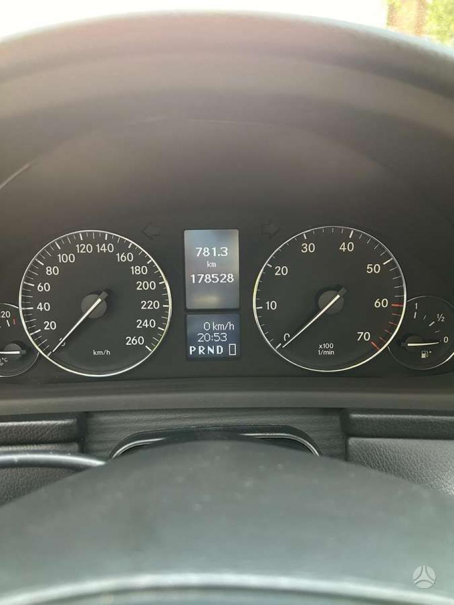 Yellow Mercedes-Benz C 180 2005 in Alytus, with an engine capacity of 1.80 L and mileage of 179 thousand km for 2200 €, photo 18 on AUTOMOTO.COM.LV