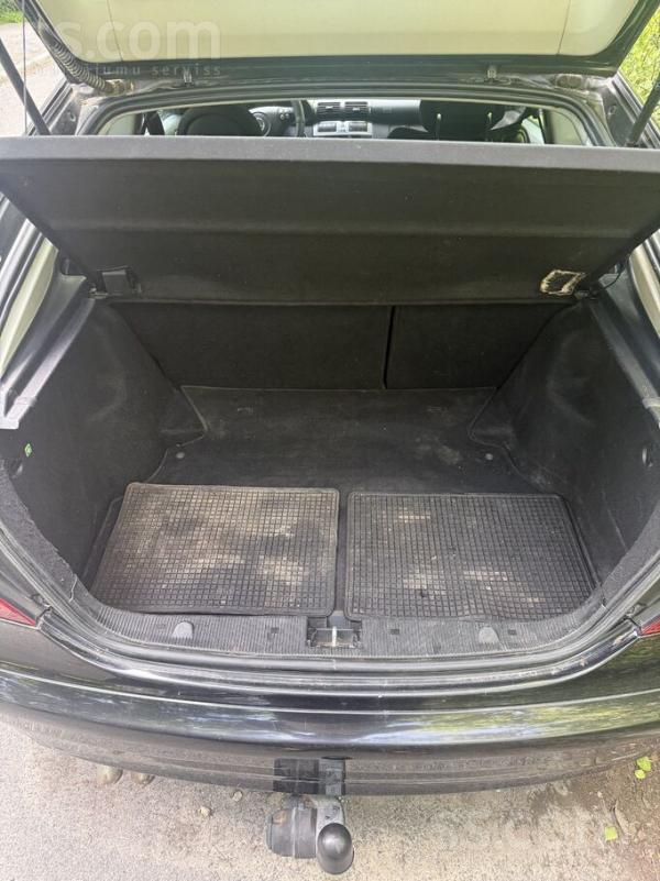 Black Mercedes-Benz C 200 2005 in Riga, with an engine capacity of 2.20 L and mileage of 274 thousand km for 3000 €, photo 6 on AUTOMOTO.COM.LV