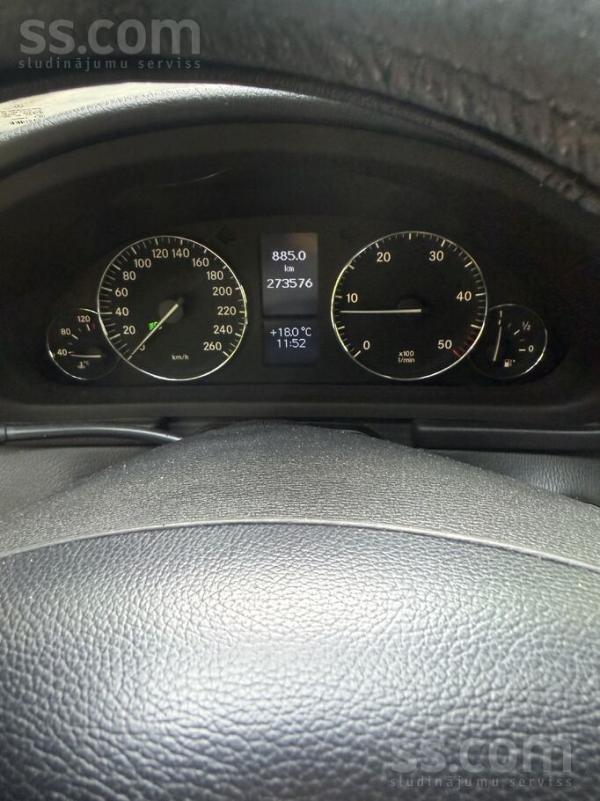 Black Mercedes-Benz C 200 2005 in Riga, with an engine capacity of 2.20 L and mileage of 274 thousand km for 3000 €, photo 7 on AUTOMOTO.COM.LV