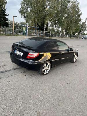 Melns Mercedes-Benz C 200 2007 Marijampole, ar dzinēja tilpumu 2.15 L un nobraukumu 330 tūkst. km par 2300 €, foto  vietnē AUTOMOTO.COM.LV