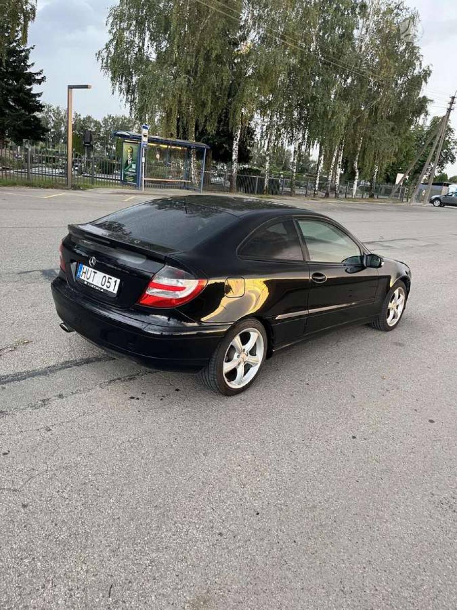 Melns Mercedes-Benz C 200 2007 Marijampole, ar dzinēja tilpumu 2.15 L un nobraukumu 330 tūkst. km par 2300 €, foto 1 vietnē AUTOMOTO.COM.LV
