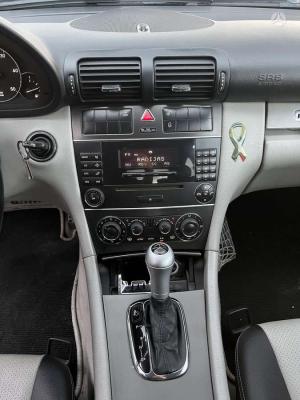 Melns Mercedes-Benz C 200 2007 Marijampole, ar dzinēja tilpumu 2.15 L un nobraukumu 330 tūkst. km par 2300 €, foto 10 vietnē AUTOMOTO.COM.LV