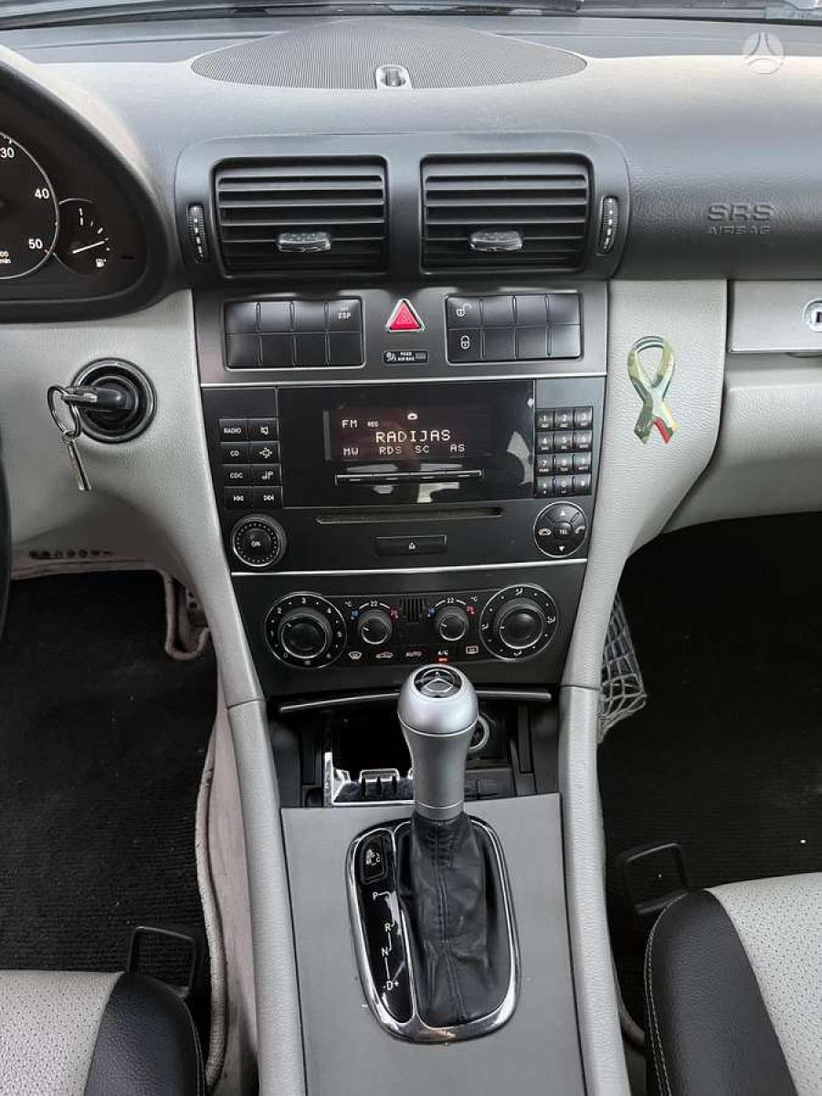 Melns Mercedes-Benz C 200 2007 Marijampole, ar dzinēja tilpumu 2.15 L un nobraukumu 330 tūkst. km par 2300 €, foto 10 vietnē AUTOMOTO.COM.LV