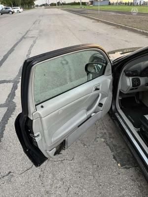 Melns Mercedes-Benz C 200 2007 Marijampole, ar dzinēja tilpumu 2.15 L un nobraukumu 330 tūkst. km par 2300 €, foto 14 vietnē AUTOMOTO.COM.LV