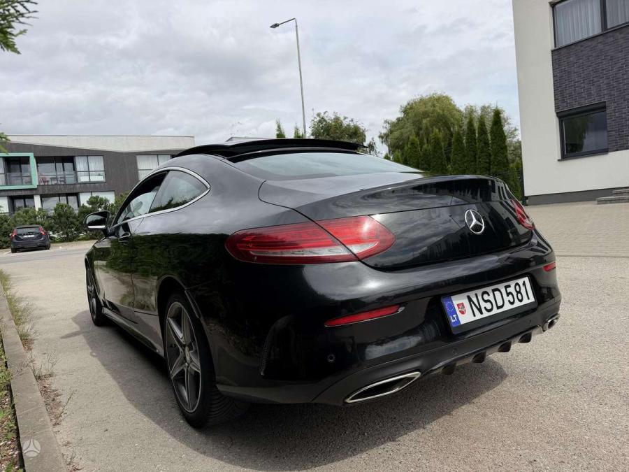 Black Mercedes-Benz C 200 2016 in Kaunas, with an engine capacity of 2.00 L and mileage of 176 thousand km for 14800 €, photo 7 on AUTOMOTO.COM.LV