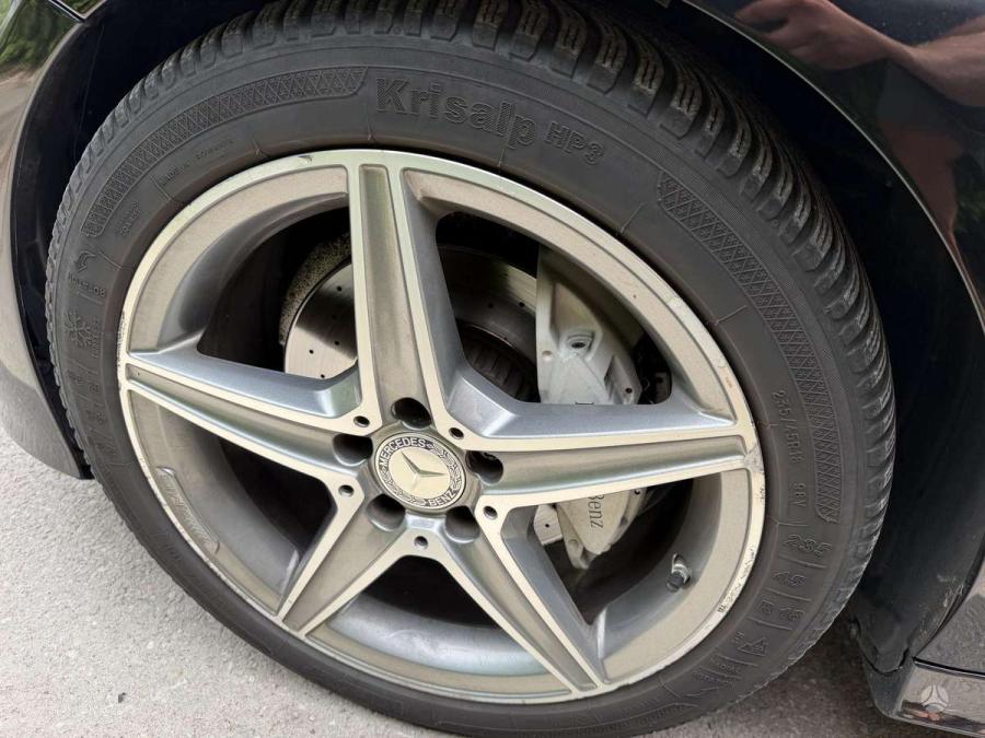 Black Mercedes-Benz C 200 2016 in Kaunas, with an engine capacity of 2.00 L and mileage of 176 thousand km for 14800 €, photo 12 on AUTOMOTO.COM.LV