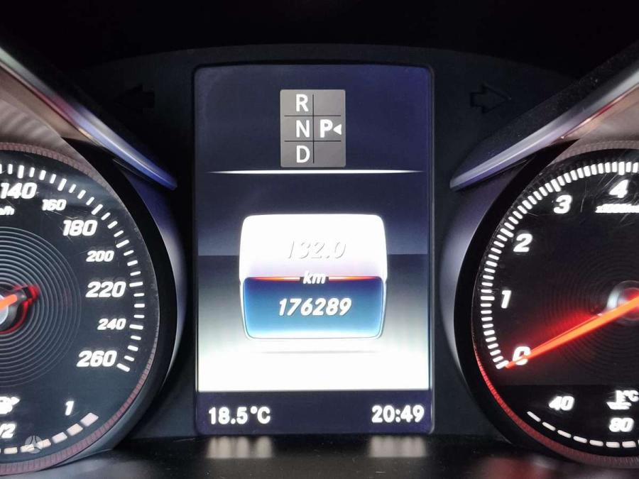 Black Mercedes-Benz C 200 2016 in Vilnius, with an engine capacity of 2.00 L and mileage of 177 thousand km for 16800 €, photo 13 on AUTOMOTO.COM.LV