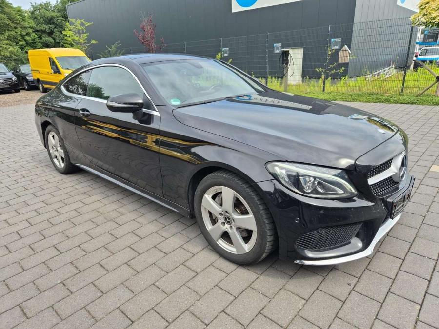 Black Mercedes-Benz C 200 2017 in Vilnius, with an engine capacity of 1.99 L and mileage of 134 thousand km for 17990 €, photo 3 on AUTOMOTO.COM.LV