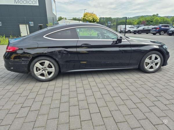 Black Mercedes-Benz C 200 2017 in Vilnius, with an engine capacity of 1.99 L and mileage of 134 thousand km for 17990 €, photo 10 on AUTOMOTO.COM.LV