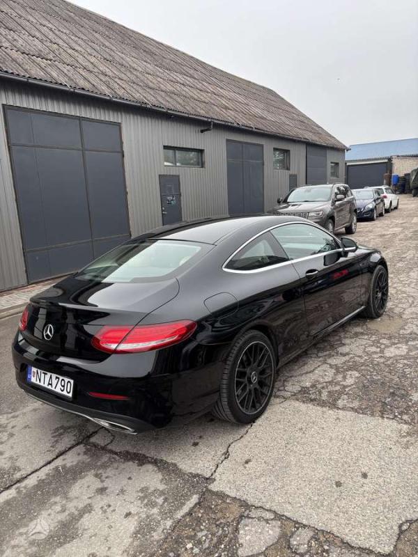Black Mercedes-Benz C 200 2017 in Plunge, with an engine capacity of 1.99 L and mileage of 189 thousand km for 16900 €, photo 4 on AUTOMOTO.COM.LV