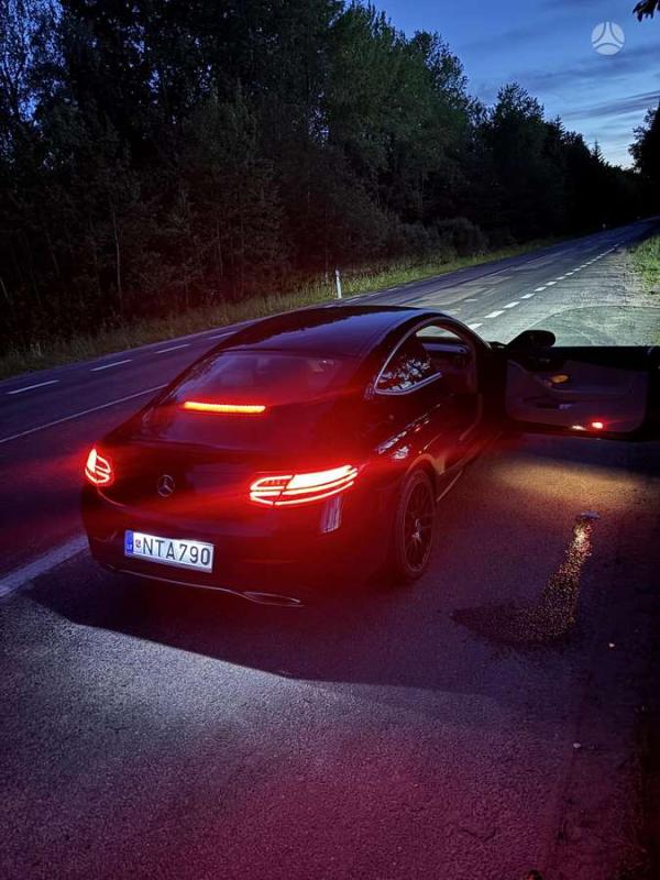Black Mercedes-Benz C 200 2017 in Plunge, with an engine capacity of 1.99 L and mileage of 189 thousand km for 16900 €, photo 7 on AUTOMOTO.COM.LV