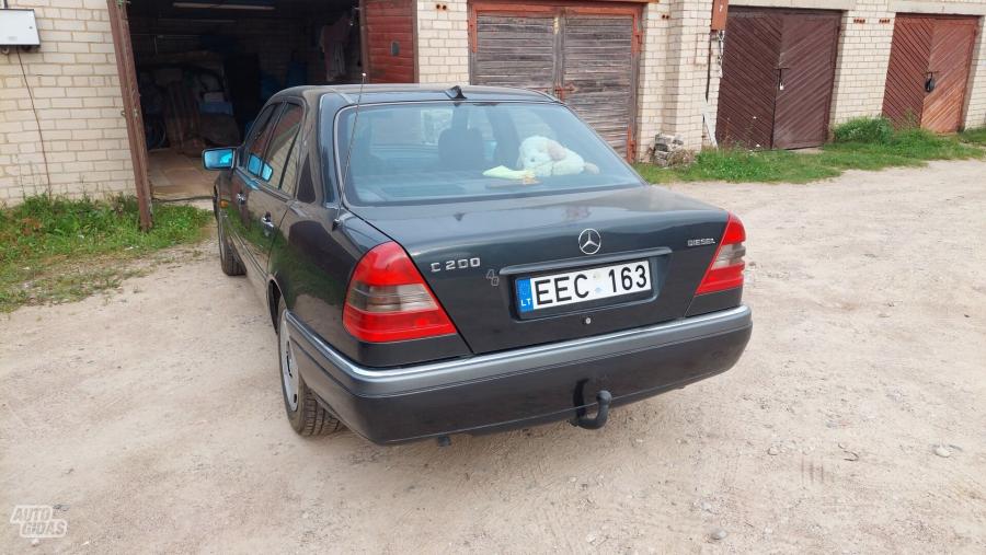 Melns Mercedes-Benz C 200 1993 Viļņa, ar dzinēja tilpumu 2.00 L un nobraukumu 318 tūkst. km par 4500 €, foto 5 vietnē AUTOMOTO.COM.LV
