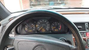 Melns Mercedes-Benz C 200 1993 Viļņa, ar dzinēja tilpumu 2.00 L un nobraukumu 318 tūkst. km par 4500 €, foto 8 vietnē AUTOMOTO.COM.LV