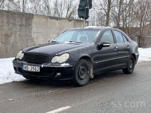 Black Mercedes-Benz C 200 2001 in Jelgava, with an engine capacity of 2.00 L and mileage of 295 thousand km for 800 €, photo  on AUTOMOTO.COM.LV