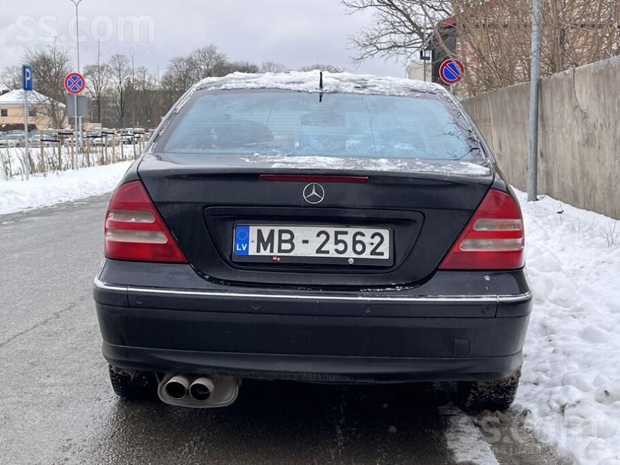 Черный Мерседес Ц 200 2001 в Елгава, объемом двигателя 2.00 л и пробегом 295 тыс. км за 800 €, фото 7 на AUTOMOTO.COM.LV